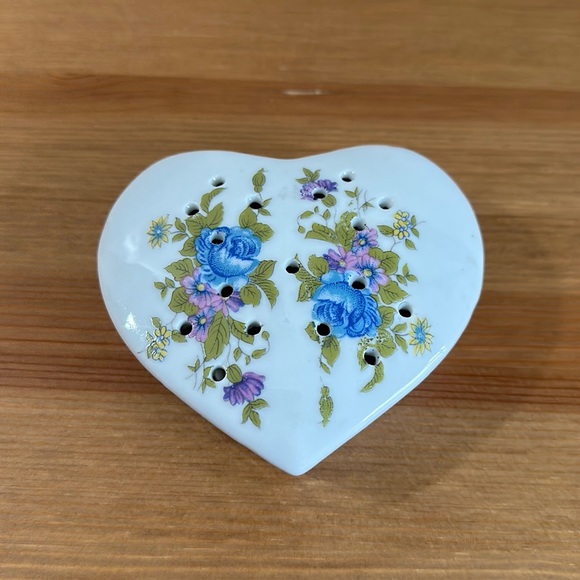 Vintage | Accents | Vintage Heartshaped Porcelain Potpourri Container ...